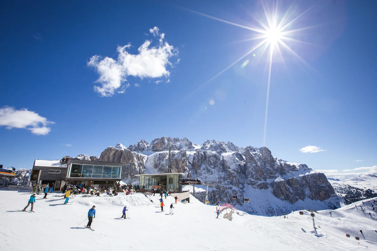 Canazei | Tag på skiferie til det italienske skiparadis her